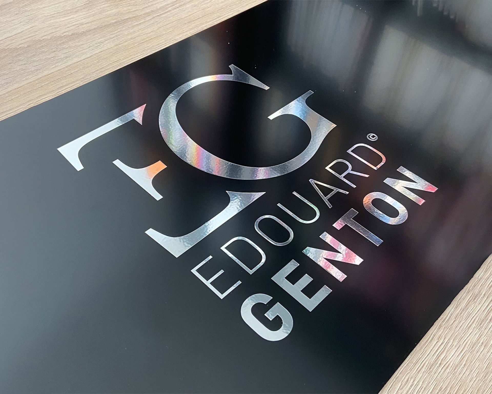 Edouard Genton - Enseigne - Expocom - Signalétique, enseigne et décors ...