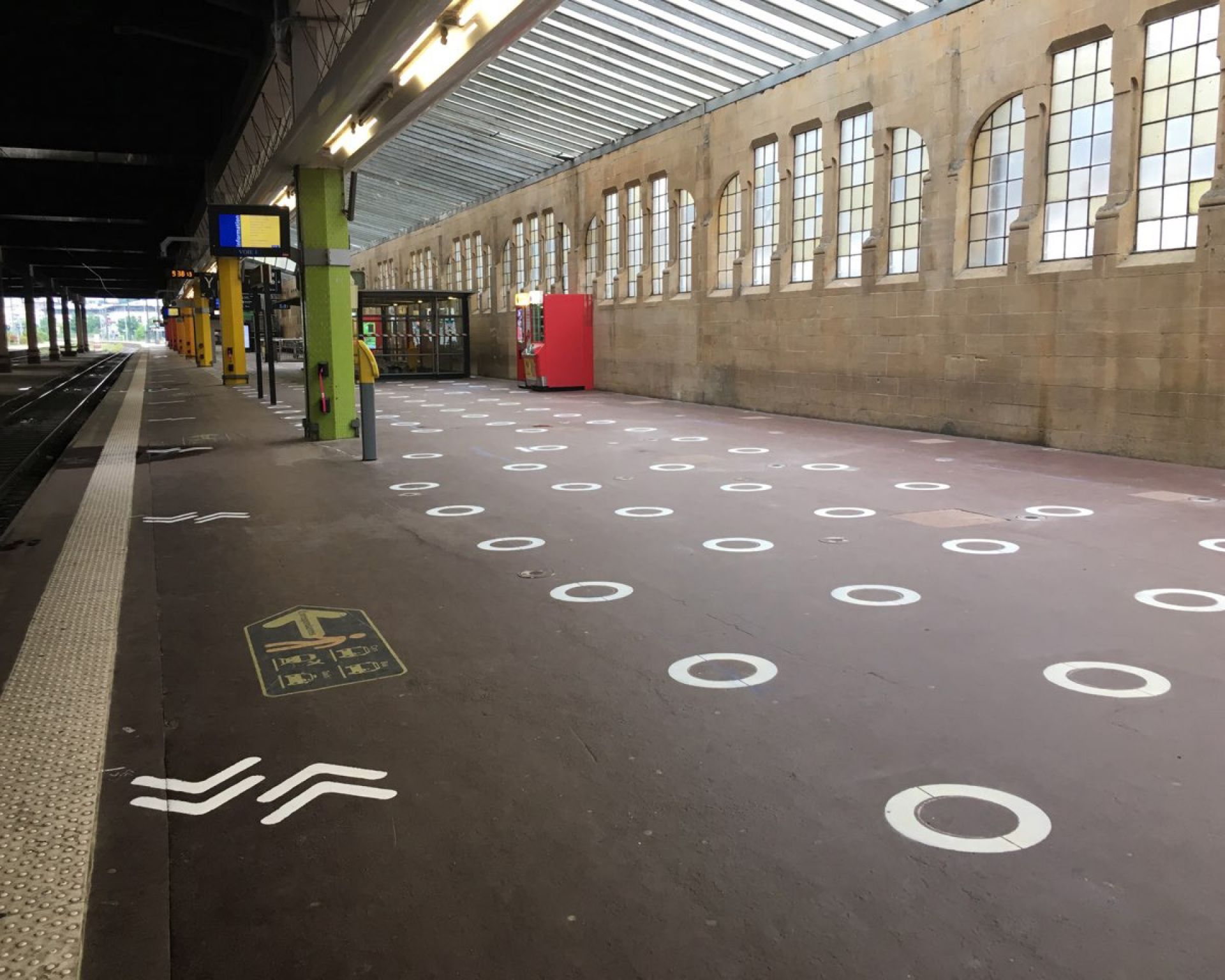 marquage au sol - Expocom - Signalétique, enseigne et décors sur mesure ...